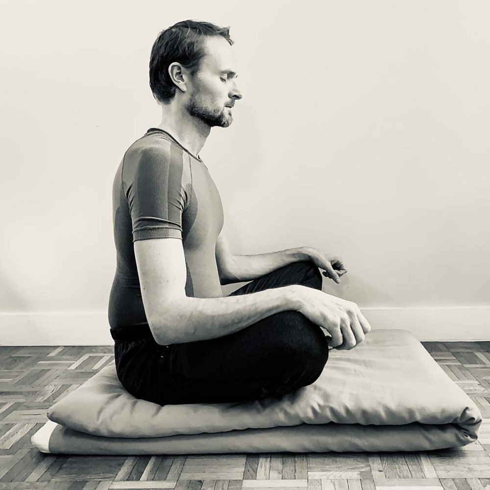 How to do Sukhasana - the Best Meditation Pose for Beginners