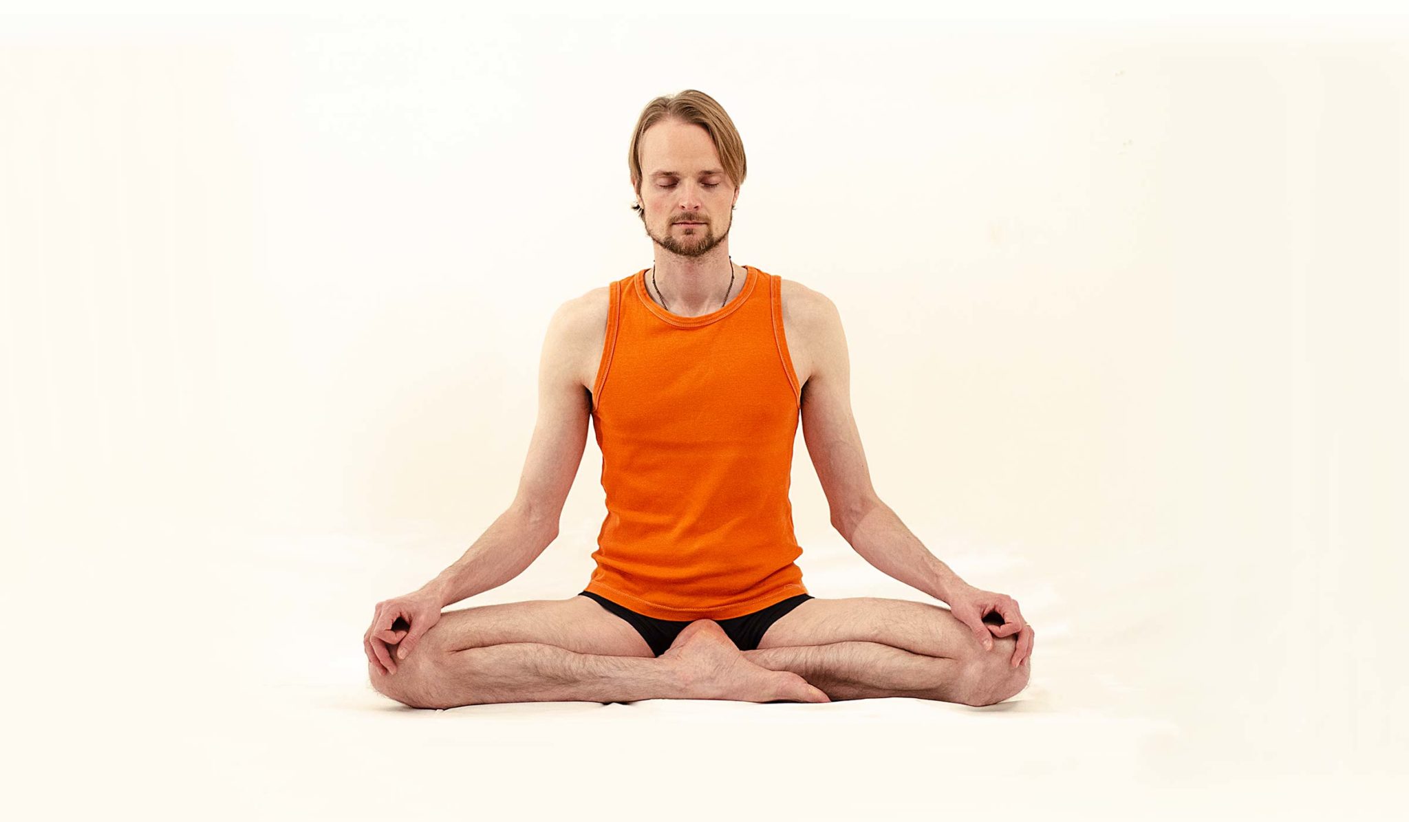 How to do Sukhasana - the Best Meditation Pose for Beginners